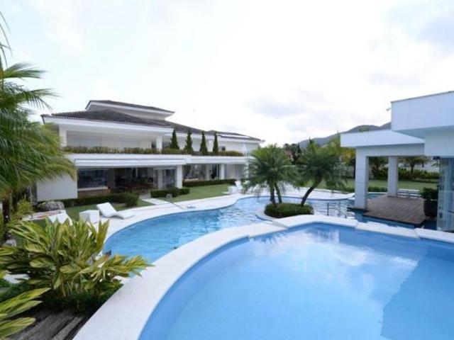 Casa em condomínio para Venda por R$12.000.000,00 com 2000m², 8 dormitórios, 8 suites e 6 vagas Ba