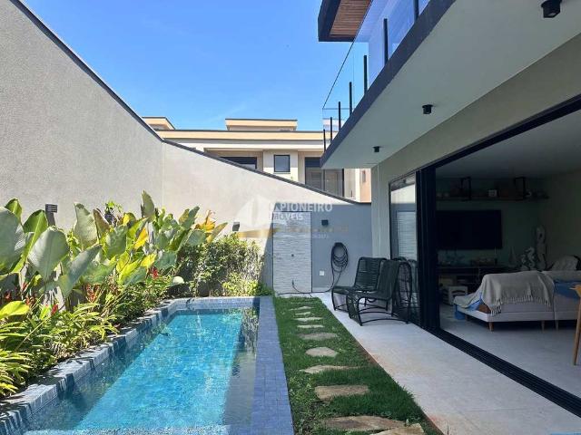 Casa em condomínio para locação anual à 400m da praia