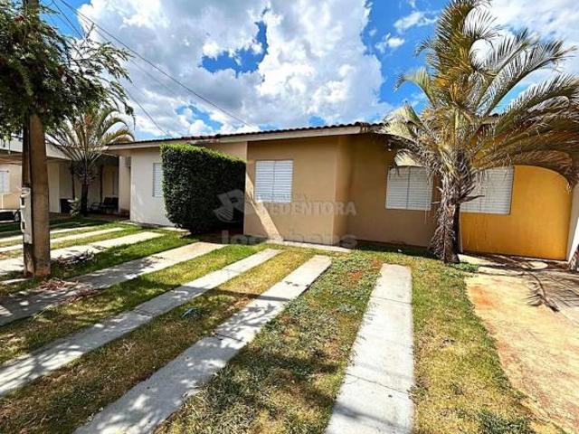 Casa em Condomínio para Locação e Venda com 02 Dormitório no Condomínio Residencial Parque da Liberd