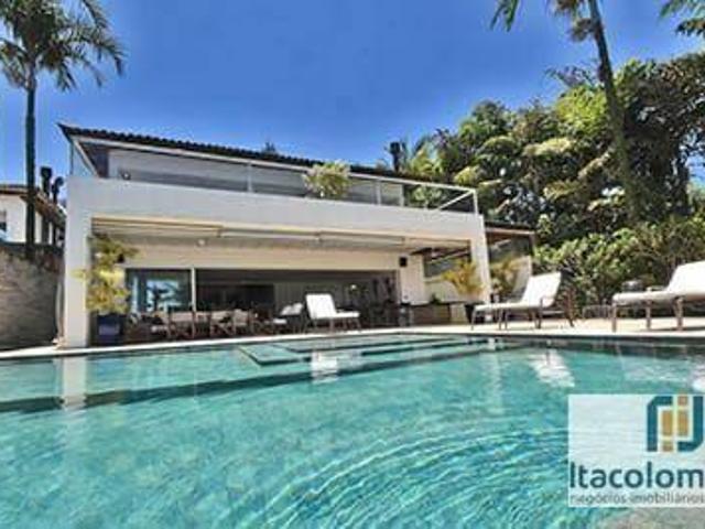 Casa em condomínio pé na areia na Praia da Baleia
