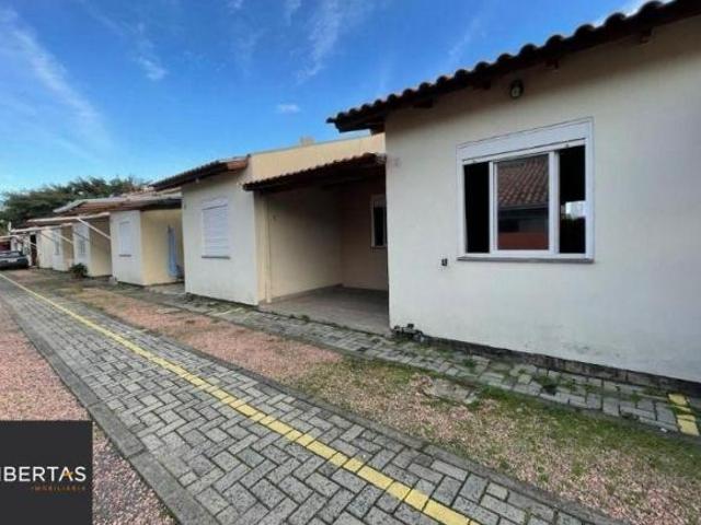 Casa em condomínio privativo de 2 dormitórios no bairro Ponta Grossa