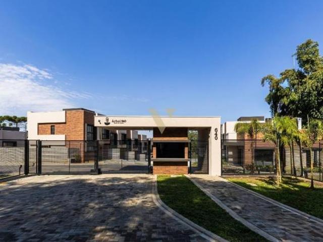 Casa em condomínio, pronta para morar, com 3 quartos em Santa Felicidade