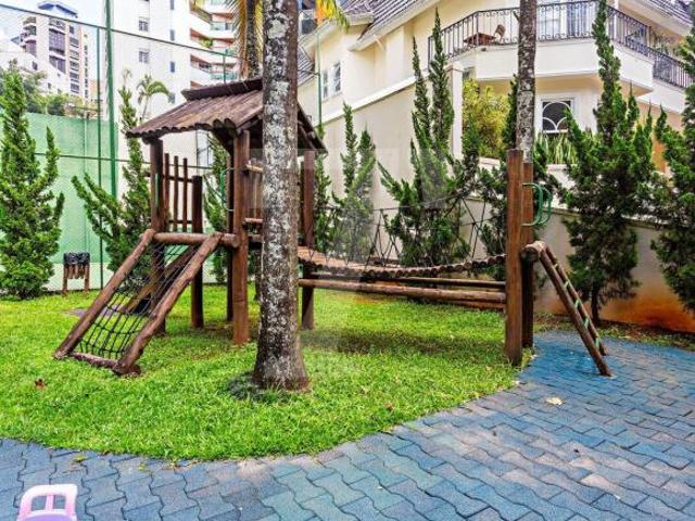 Casa em condomínio próximo ao Clube Paineiras