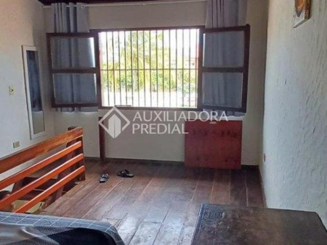 Casa em Condomínio próximo ao shopping Serramar