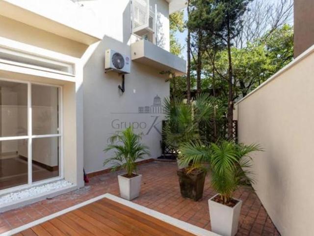 Casa em Condomínio Retiro Morumbi 4 Suítes 465m²