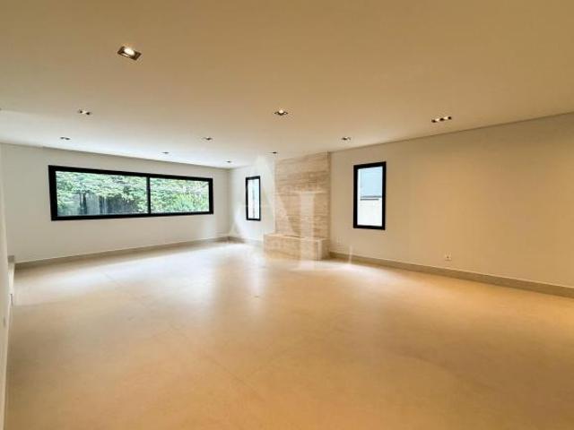 Casa em Condomínio retrofit 100% Planta totalmente integrada com 4 suítes Residencial Alphaville