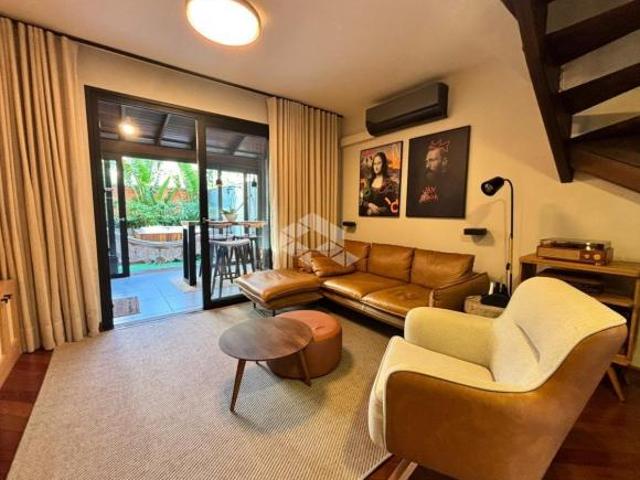 Casa em Condomínio Reformada de 3 quartos e 2 vagas no Jardim Sabará