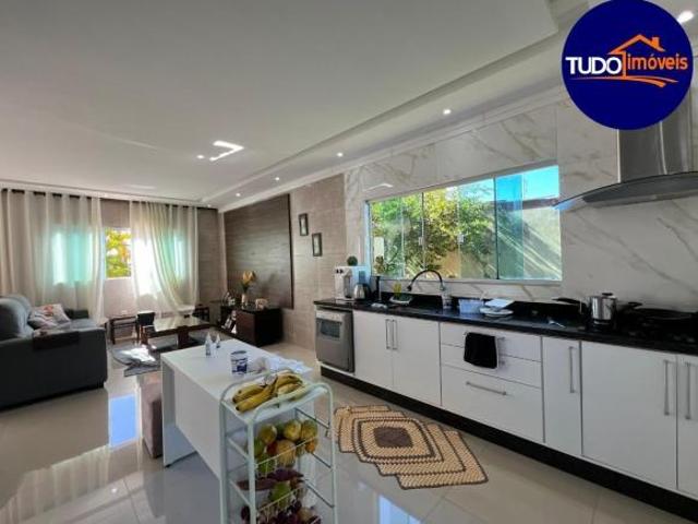 CASA EM CONDOMÍNIO, REFORMADA, 3 QUARTOS, SUÍTE, QUINTAL AMPLO COM ÁREA VERDE