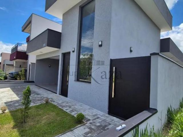 Casa em Condomínio Reserva do Vale Caçapava 3 Dormitórios uma suíte 250m²