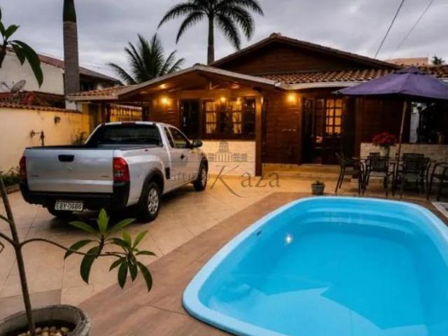 Casa em Condomínio Residencial Ana Maria 3 Dormitórios 257m²