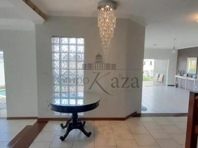 Casa em Condomínio Residencial Altos da Serra II 4 Dormitórios 402m²