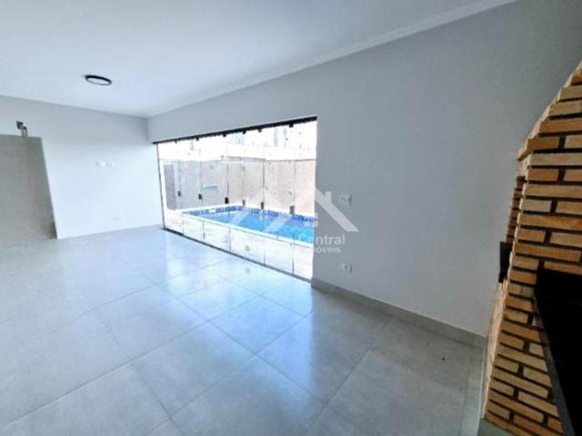 Casa em condomínio residencial fechado em Peruíbe