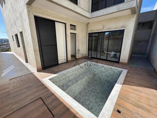Casa em Condomínio Residencial Mantiqueira 3 Dormitórios 252m²