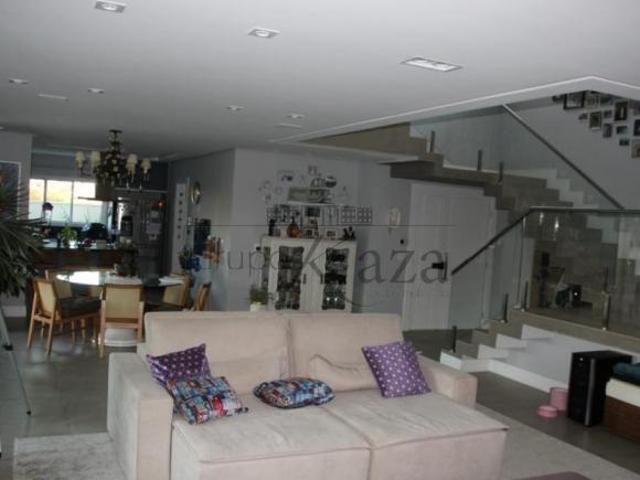 Casa em Condomínio Residencial Reserva do Paratehy 4 Dormitórios 450m²