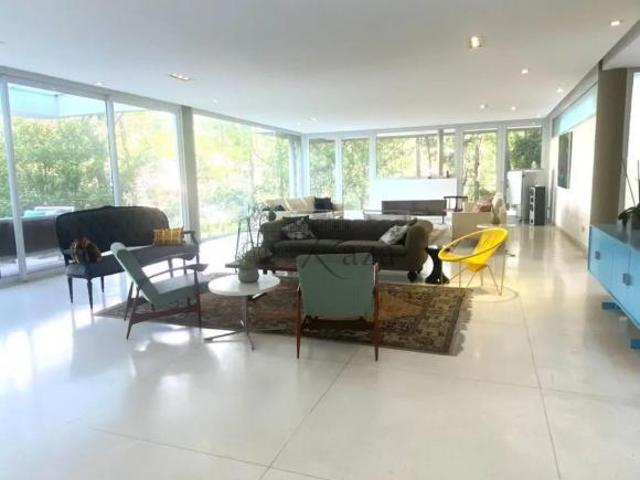 Casa em Condomínio Residencial Tamboré 5 Dormitórios 900m²