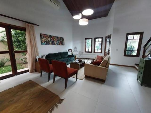 Casa em Condomínio Residencial Villa Branca I Reformada