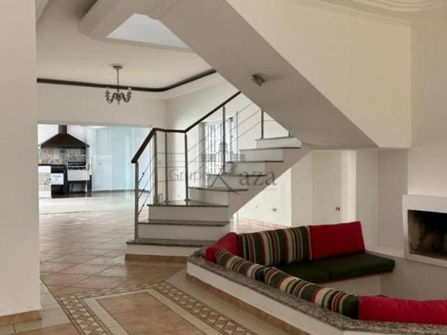 Casa em Condomínio Residencial Villa Branca I 4 Dormitórios, sendo 2 suítes 300m²