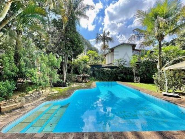 Casa em Condomínio Rua Fechada, Casa de Luxo em Carapicuíba SP 3 Quartos, 1 Suíte, 3 Salas, 4 Banhe