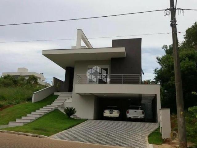 Casa em Condominio toda decorada, pronta para morar