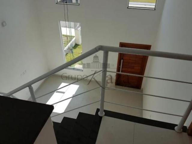 Casa em Condomínio Taubaté Piracangaguá Residencial Jardim Oasis 3 Dormitórios 215m²