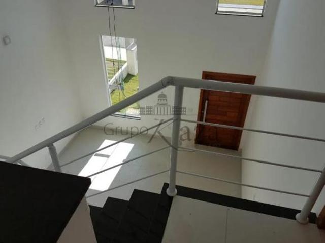Casa em Condomínio Taubaté Piracangaguá Residencial Jardim Oasis 3 Dormitórios 215m²