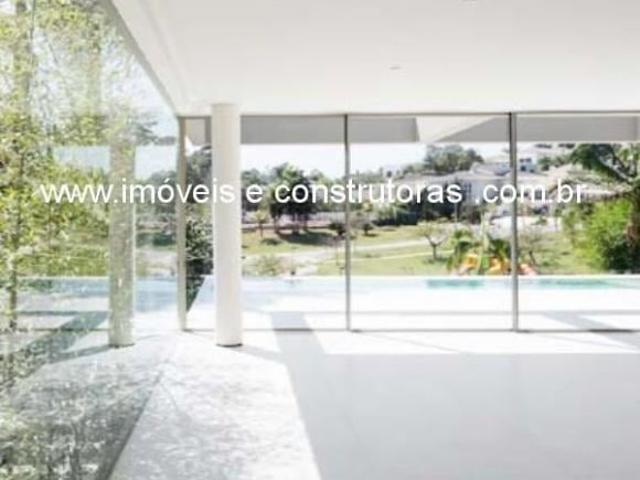 Casa em Condomínio Tamboré 5 suítes com closet 6 vagas + elevador Nova