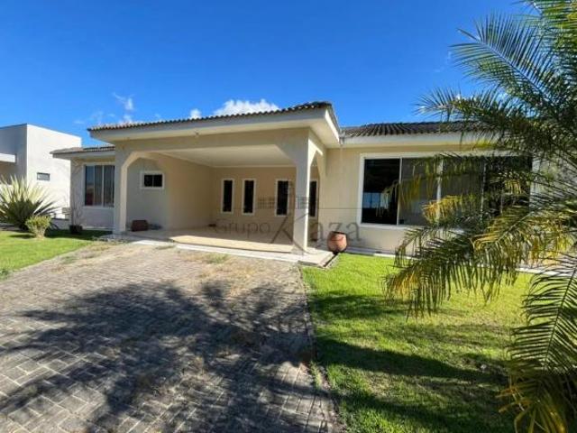 Casa em Condomínio Térrea Condomínio Colinas do Parahyba 3 Dormitórios 401m²