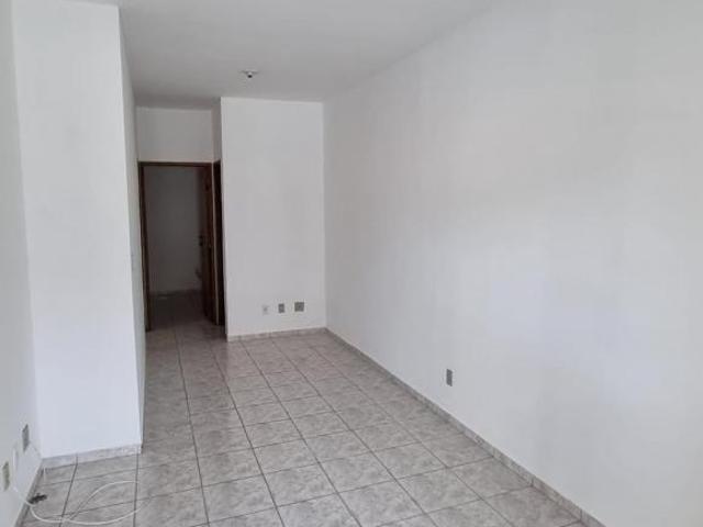 Casa em condomínio tranquilo – conforto, espaço e lazer para sua família!