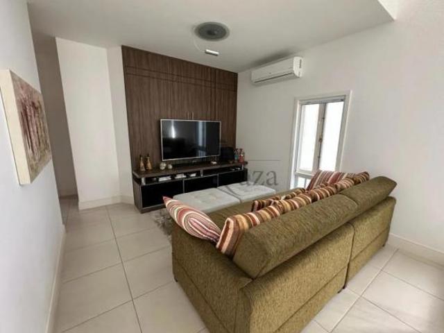 Casa em Condomínio Urbanova Condomínio Altos da Serra III 4 Dormitórios 365m² Estuda permu