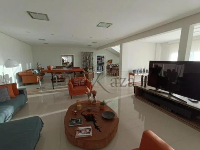 Casa com 5 quartos em venda com 925 m² no Urbanova