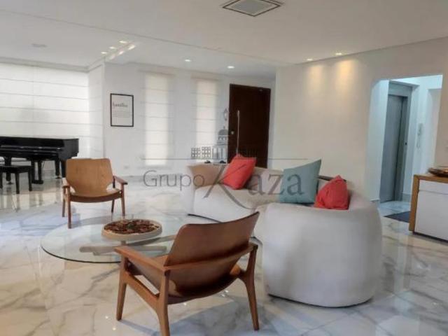 Casa em Condomínio Urbanova Condomínio Residencial Jaguary 6 Dormitórios 760m²