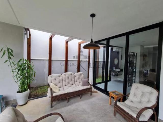 Casa em Condomínio Urbanova I Condomínio Eldorado 4 Dormitórios 248m²
