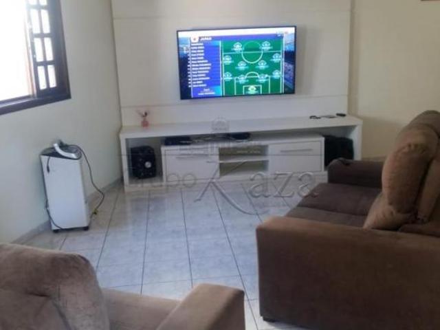 Casa em Condomínio Urbanova Residencial Altos da Serra IV 3 Dormitórios 260m² Analisa Perm