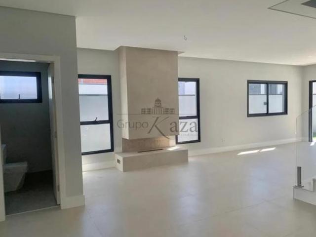 Casa em Condomínio Urbanova Residencial Floradas do Paratehy 4 Dormitórios 210m²