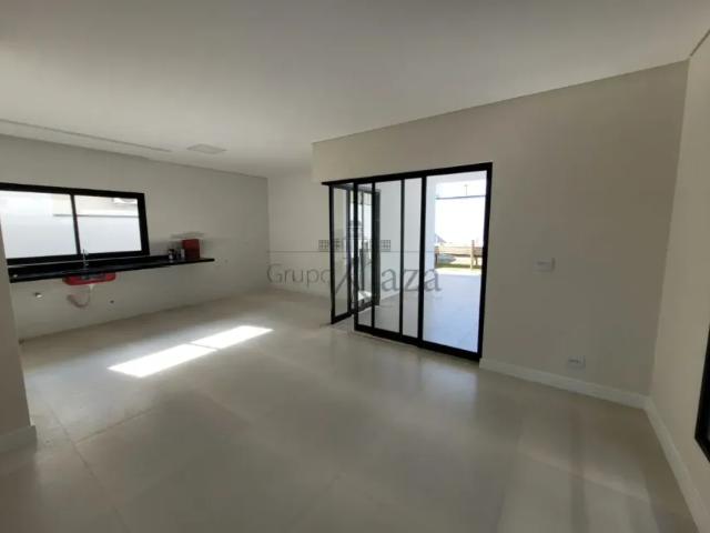 Casa em Condomínio Urbanova Residencial Floradas do Paratey 3 Dormitórios 244m²