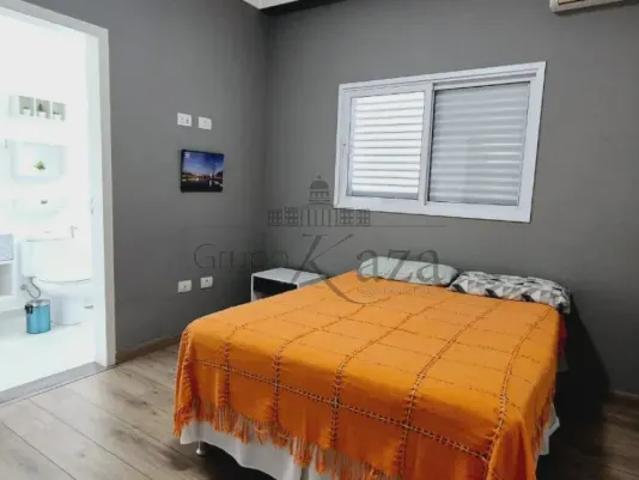 Casa em Condomínio Urbanova Residencial Floradas do Paratey 3 Dormitórios 290m²