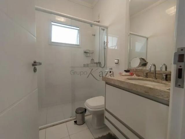 Casa em Condomínio Urbanova Residencial Floradas da Serra 4 Dormitórios 245m² Aceita Permu