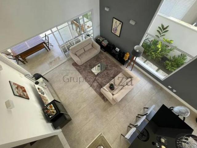 Casa em Condomínio Urbanova Residencial Jaguary 3 Dormitórios 329m²