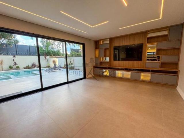 Casa em Condomínio Urbanova Residencial Jardim do Golfe 5 Dormitórios 482m²