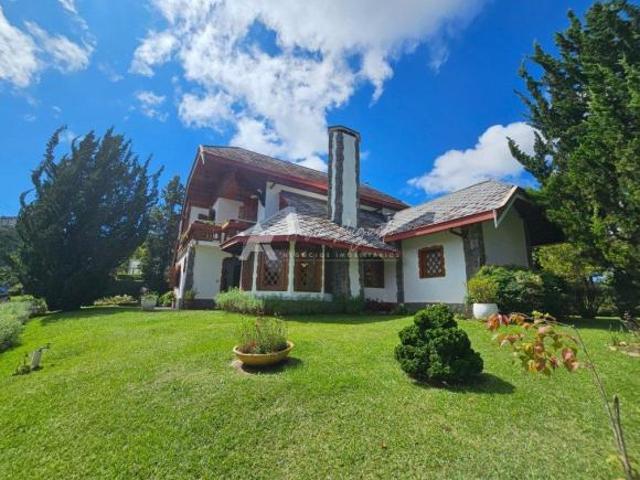 Casa Em Condomínio / Venda