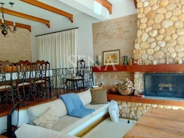 Casa Em Condomínio / Venda