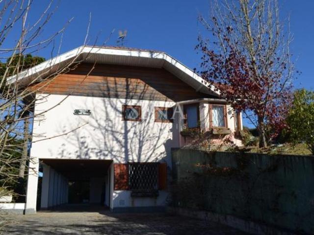 Casa Em Condomínio / Venda