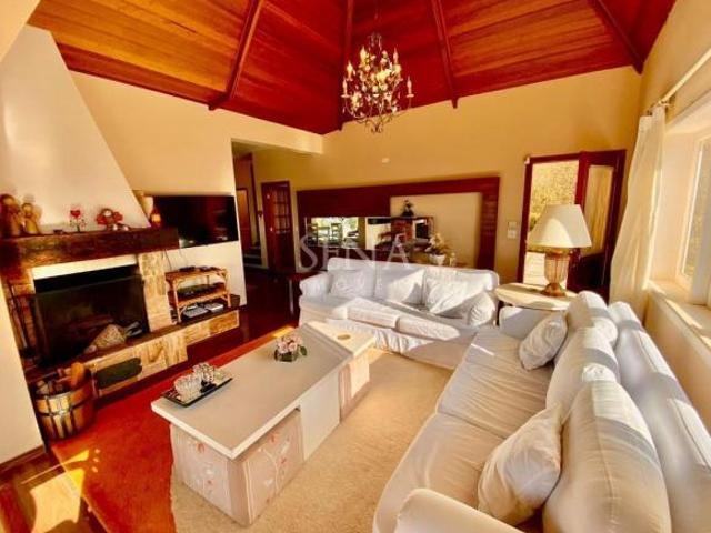 Casa Em Condomínio / Venda