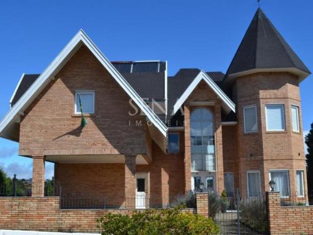Casa Em Condomínio / Venda