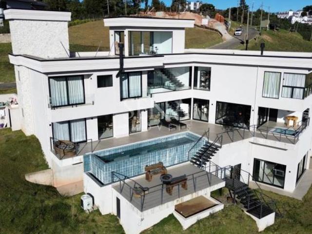 Casa Em Condomínio / Venda