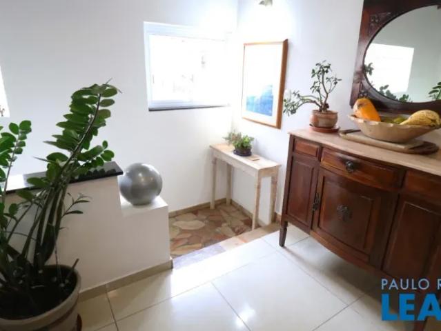 Casa em condomínio vila anglo brasileira sp