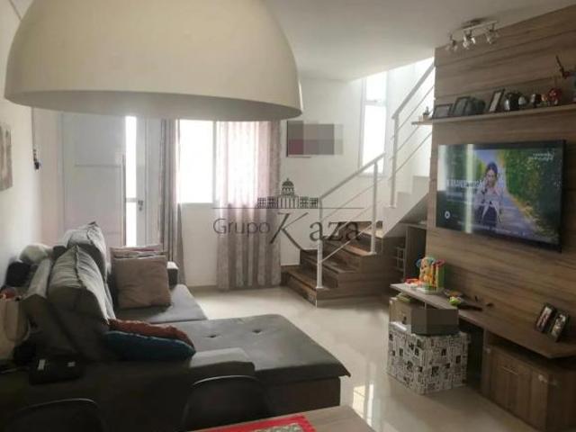 Casa em Condomínio Vila Romana Jacareí 2 Dormitórios 72m²