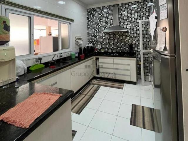 Casa em condomínio Villa Branca I Condomínio Villa Branca I 3 Dormitórios 430m²
