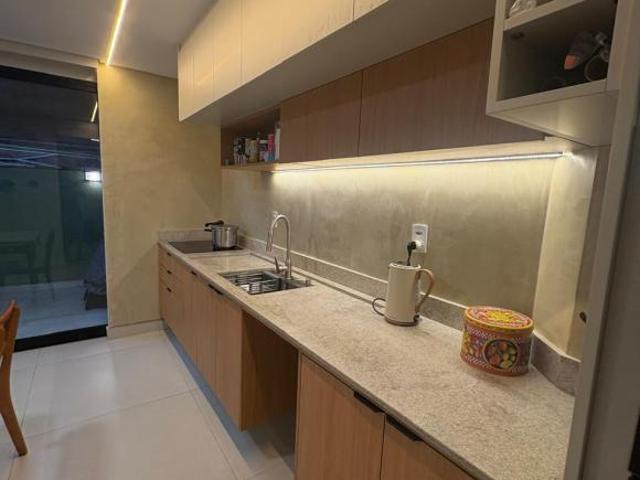 Casa em Condomínio Villa Flora, 2 dormitórios, ampliada, área gourmet, toda planejada, saída para Ra