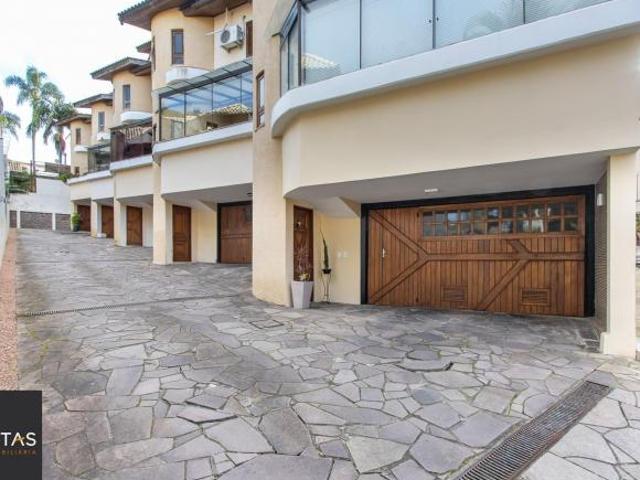 Casa em condominio Zona Sul, desocupada